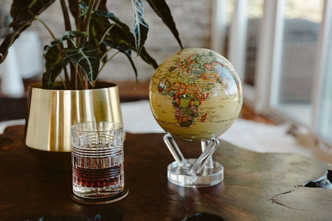 MOVA Globe | 光で回る不思議な地球儀｜EARTH WITH CLOUDS｜NASA画像で再現されたリアルな地球 – MOVA globe JP